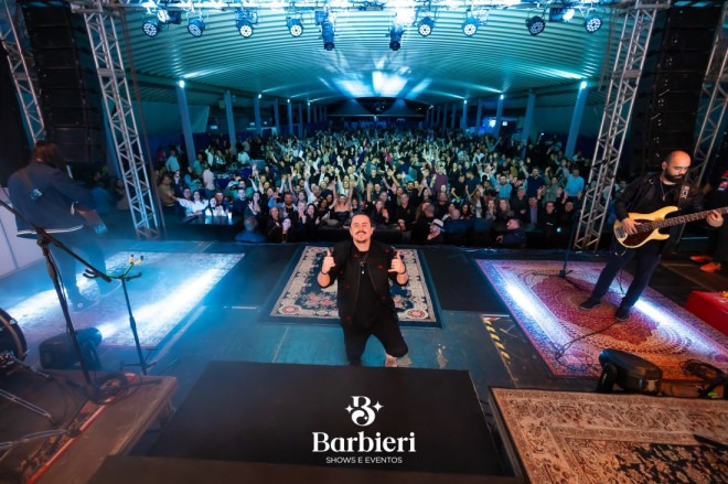 Dino Fonseca leva público a viajar no tempo